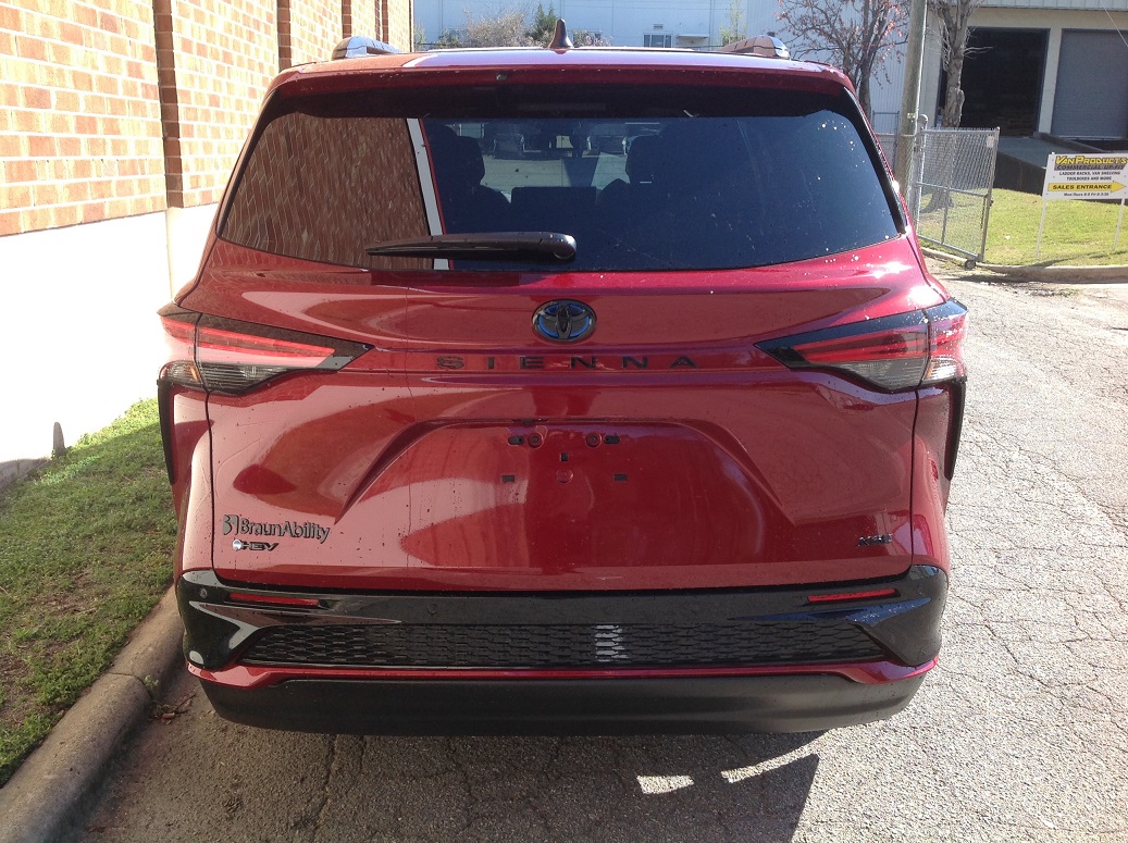 ♿ 2025 Toyota Sienna XSE Plus HV | Van Products