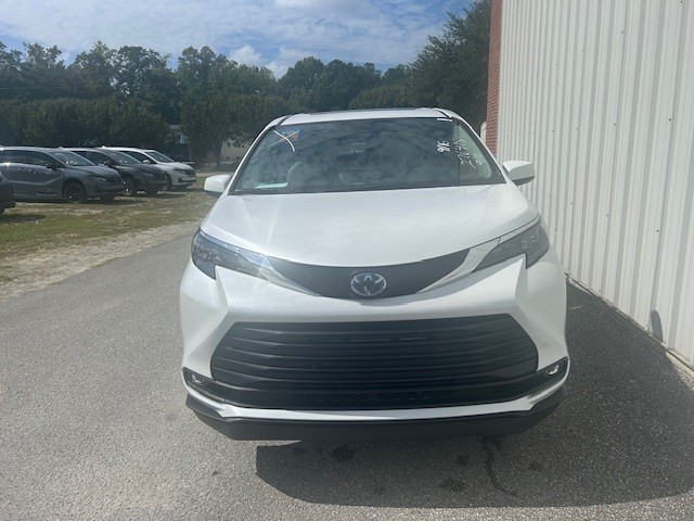♿ 2025 Toyota Sienna XLE HV | Van Products