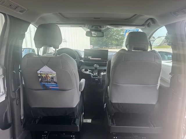 ♿ 2025 Toyota Sienna XLE HV | Van Products