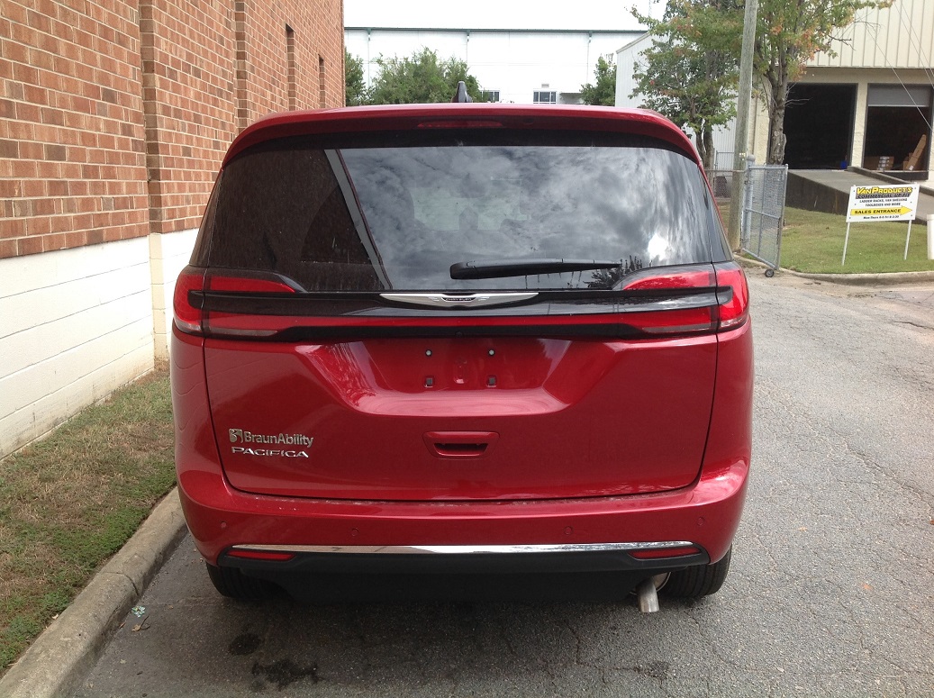 ♿ 2025 Chrysler Pacifica Select | Van Products