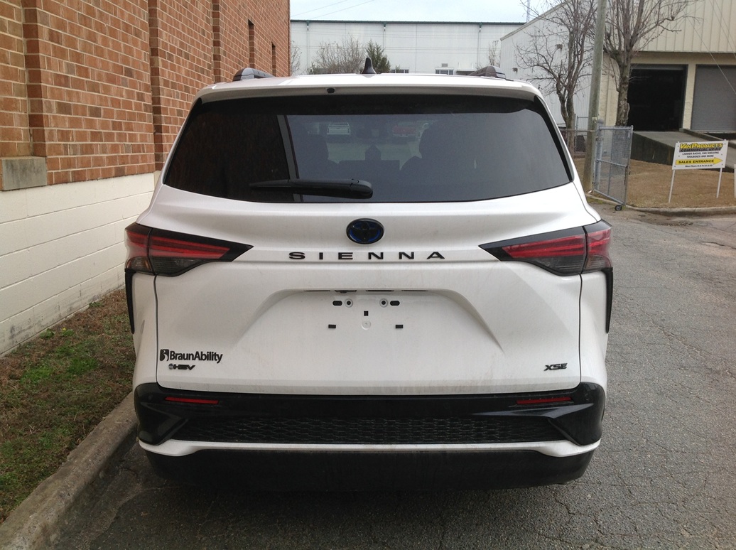 ♿ 2025 Toyota Sienna XSE Plus | Van Products